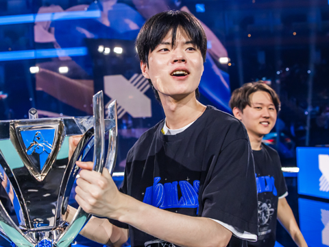 Rookie gửi lời chúc mừng DRX và Deft sau chức vô địch CKTG 2022